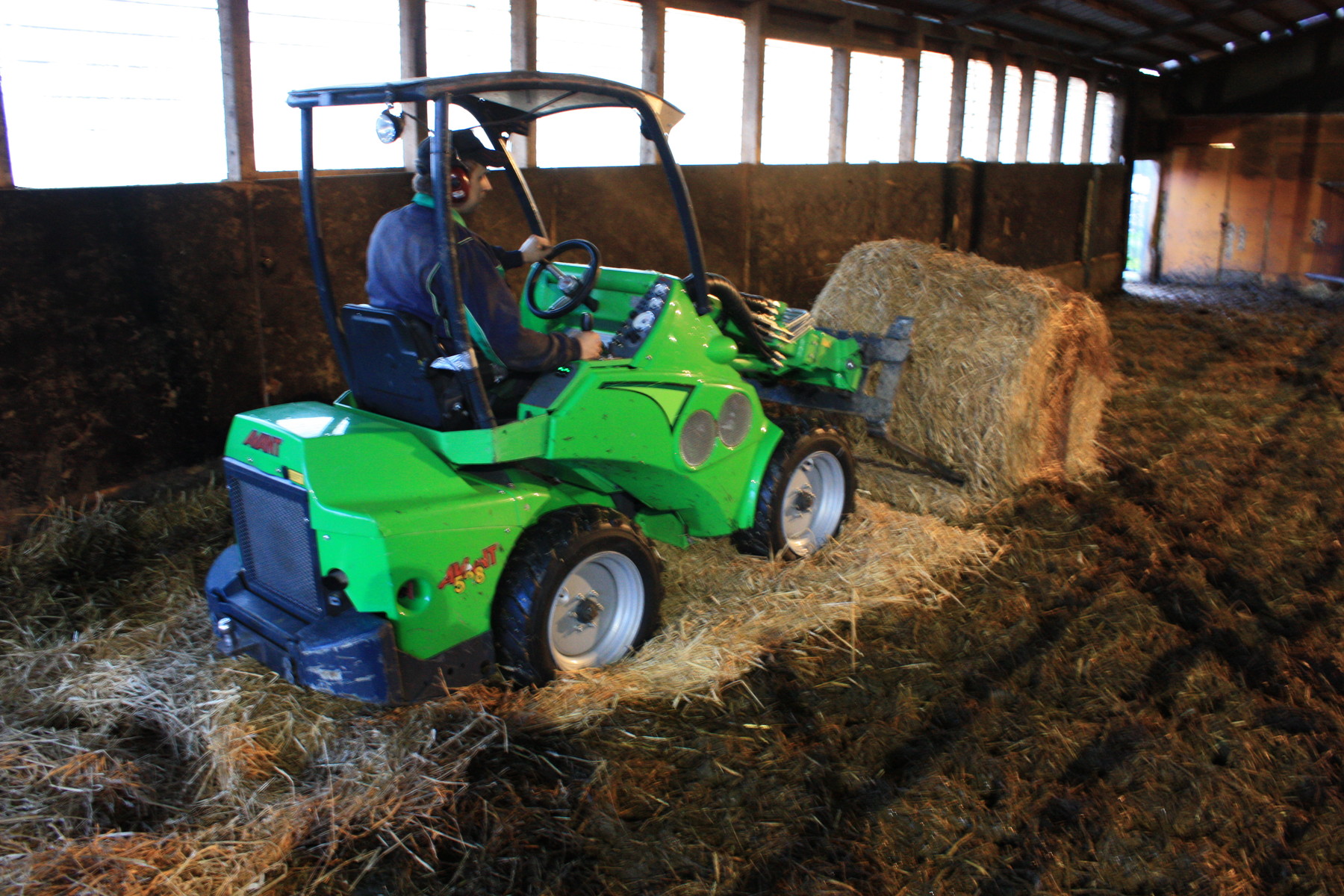 Мини челен товарач AVANT 635i , мини челен товарач AVANT 640i , мини ...